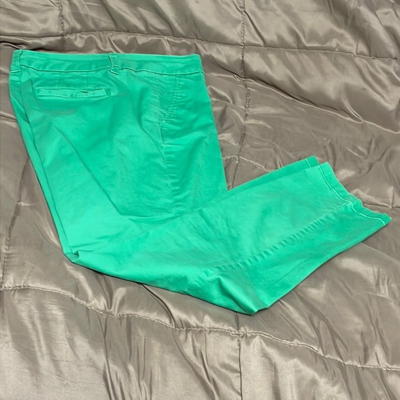 STYLUS | Pants & Jumpsuits | Kelly Green Twill Capri Pants | Poshmark